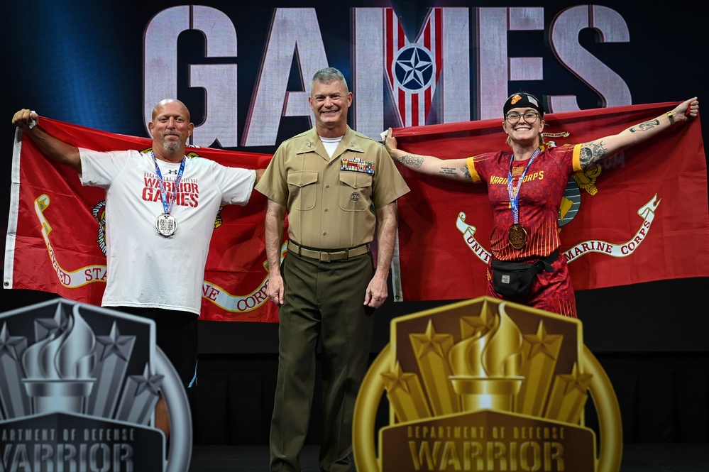 DVIDS - Images - 2022 DOD Warrior Games Team Marine Corps - Swimming Medal Ceremony [Image 6 of 9]