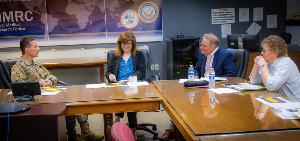 DVIDS - Images - Dr. Mark Dertzbaugh Tour at WRAIR [Image 5 of 11]