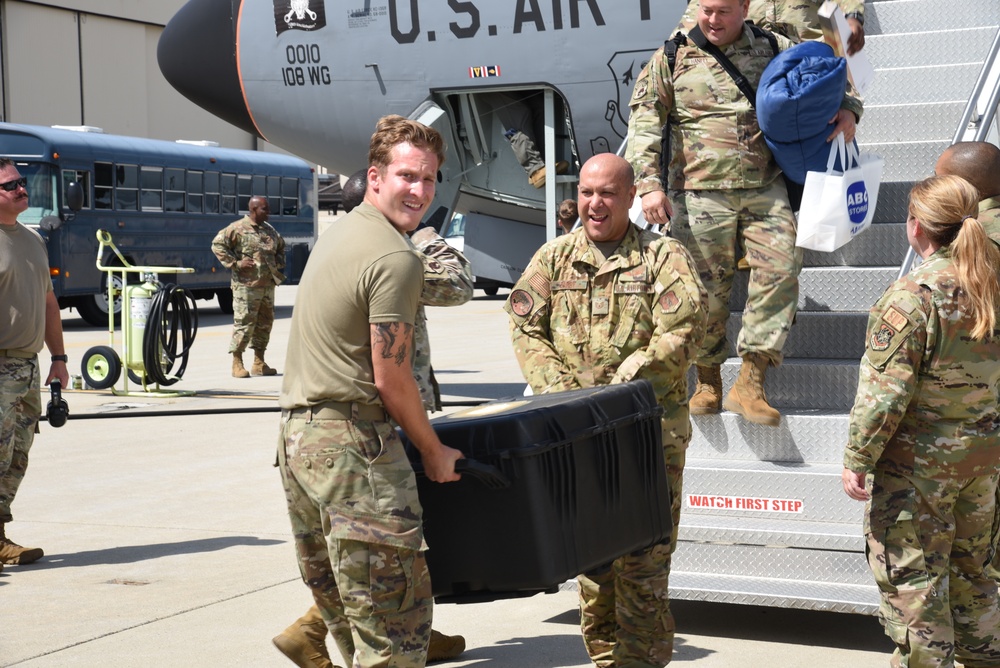 DVIDS - Images - Homecoming Teamwork [Image 3 of 3]