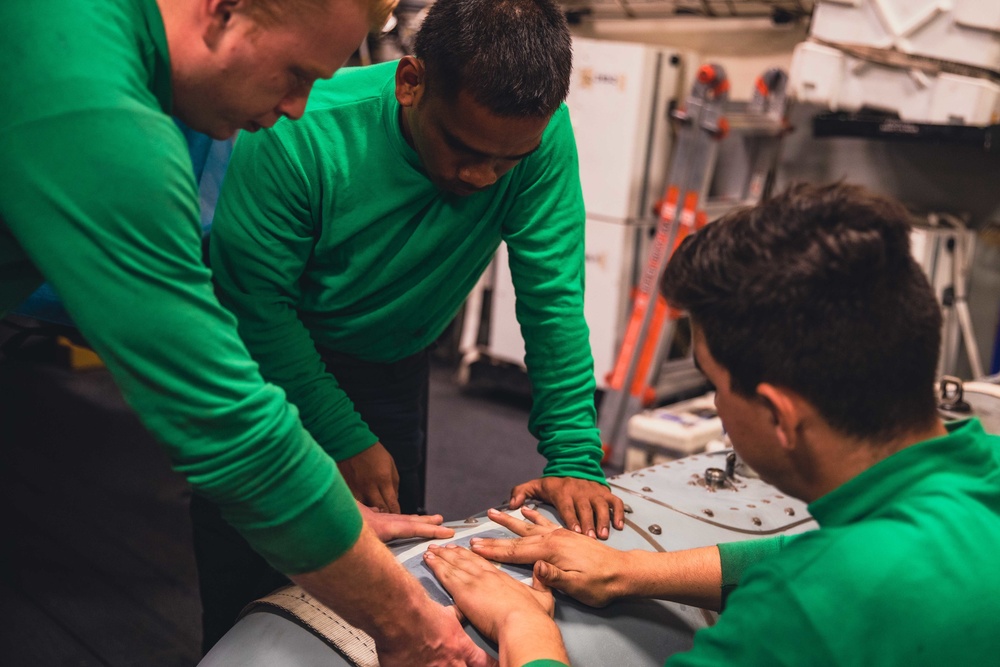 DVIDS - Images - HSM 79 Sailors Repair MH-60R Auxiliary Fuel Tank ...