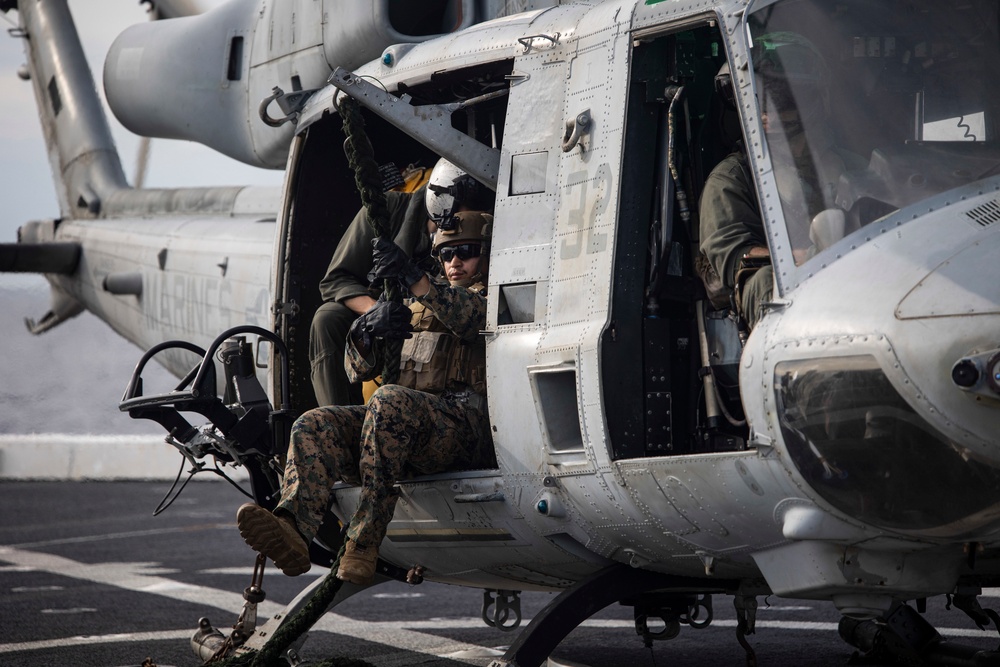 DVIDS - Images - Blackhearts Fast Rope [Image 5 of 27]