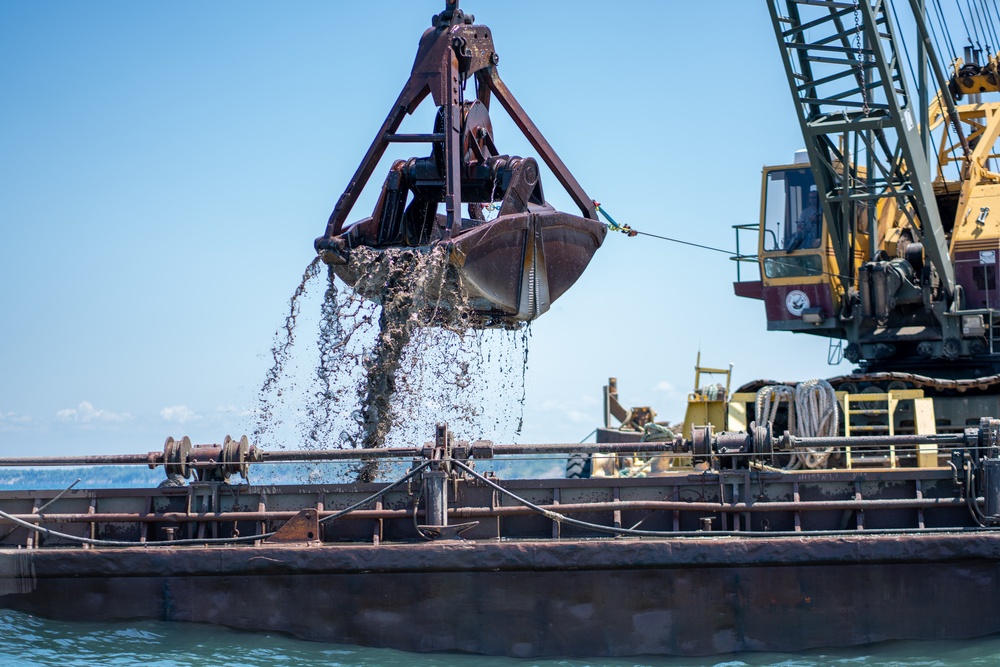 DVIDS - Images - Ashtabula Harbor Dredging in Ashtabula, Ohio [Image 1 ...