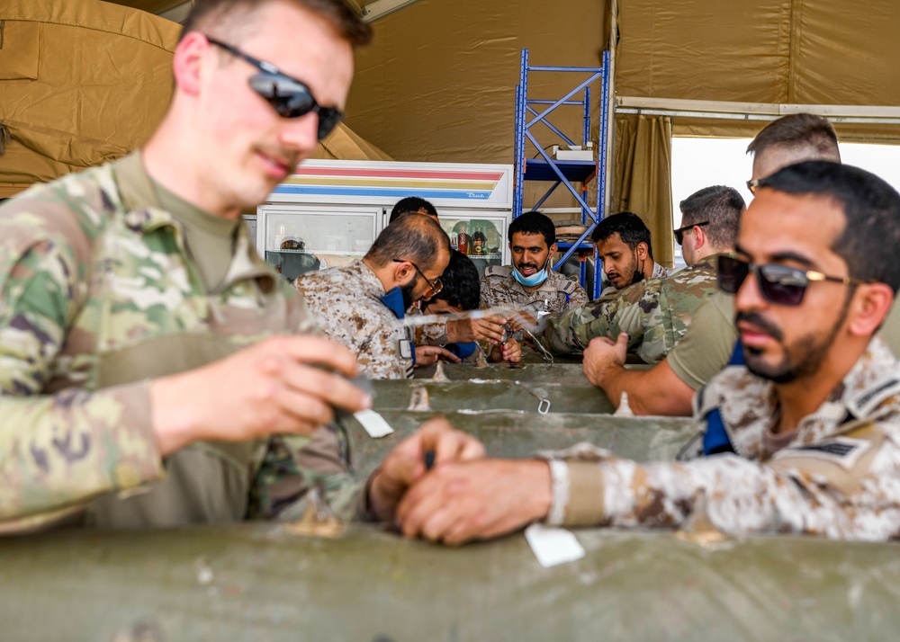 DVIDS - Images - Integrated Bomb Build [Image 4 of 11]