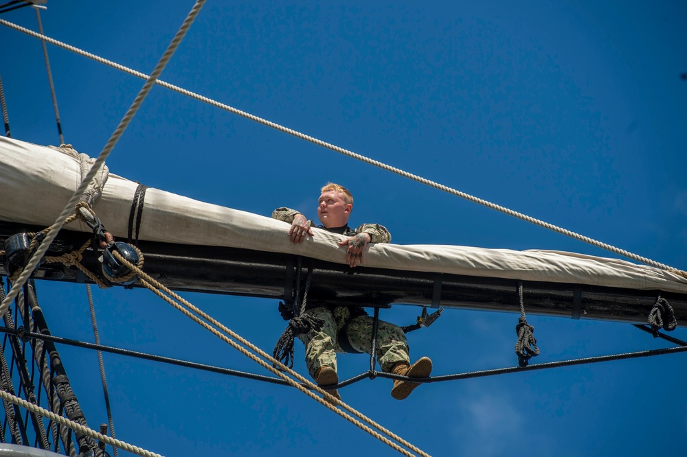 DVIDS - Images - Sailor climbs abord USS Constituiton [Image 3 of 5]