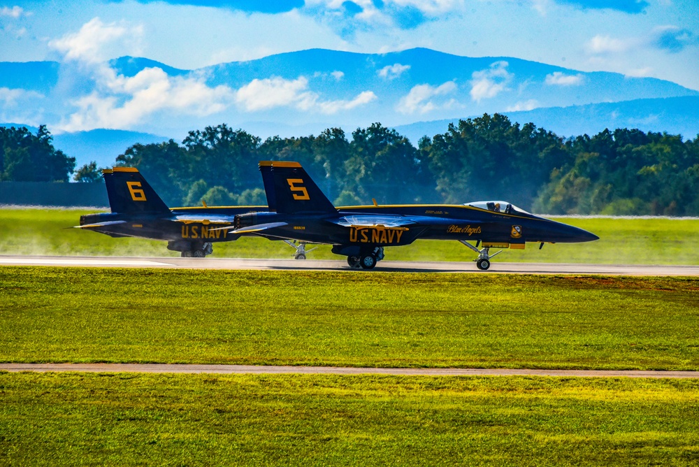 DVIDS - Images - Blue Angels Arrive at McGhee-Tyson ANGB [Image 2 of 3]