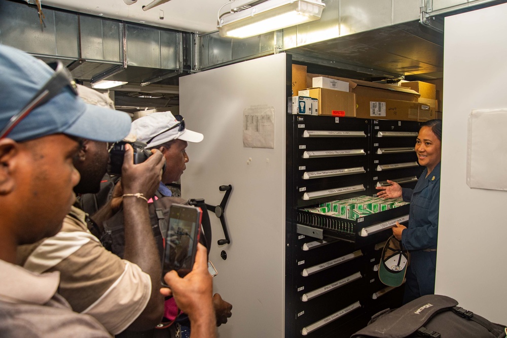 DVIDS - Images - Pacific Partnership 2022 conducts biomedical tour ...