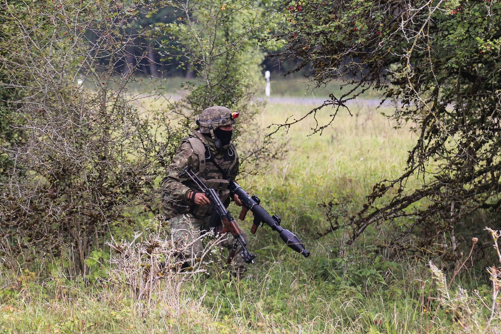 DVIDS - Images - Romanian soldier conducts training at JMRC [Image 1 of 3]
