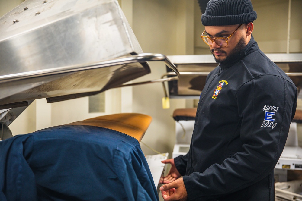 DVIDS - Images - USS Paul Ignatius (DDG 117) Sailors Perform their ...