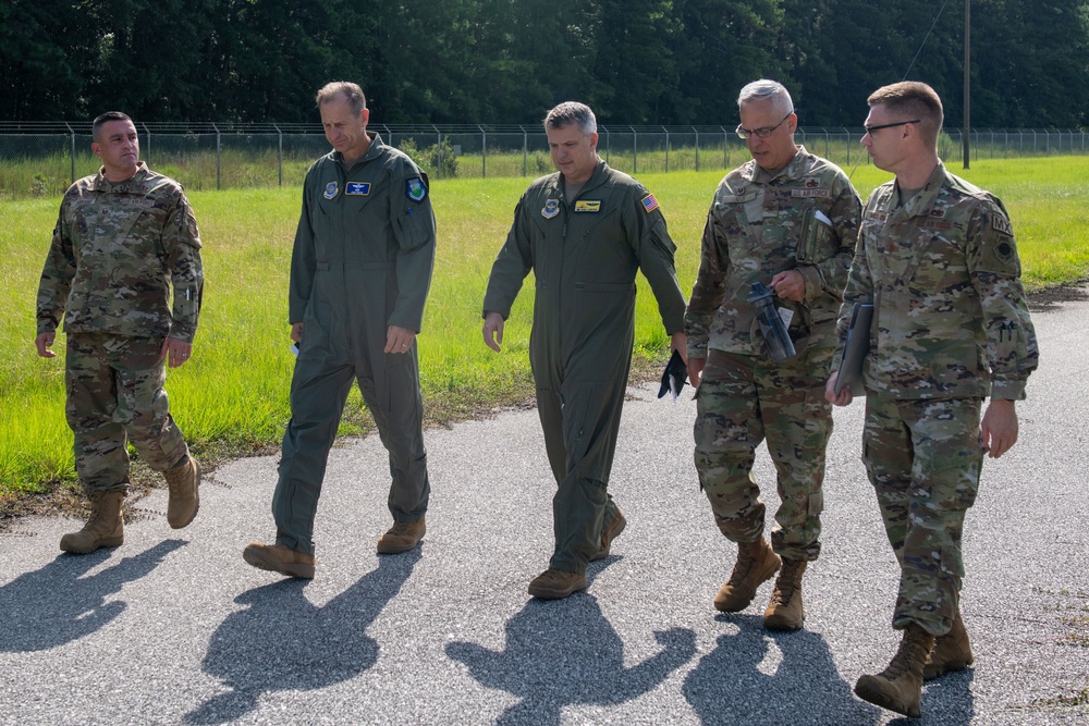 DVIDS - Images - 18th AF commander visits JB Charleston [Image 5 of 9]