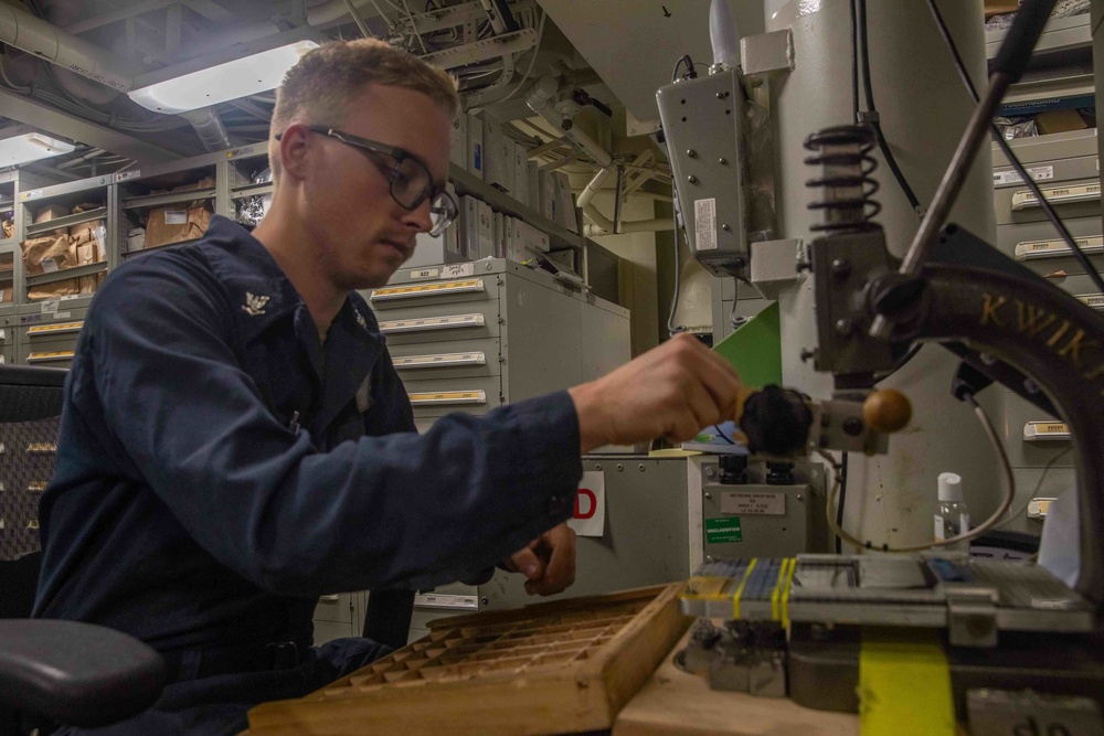 DVIDS - Images - USS Nitze (DDG 94) engineering department [Image 3 of 3]
