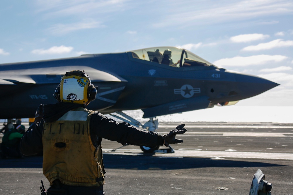 DVIDS - Images - Abraham Lincoln conducts flight operations [Image 2 of 5]