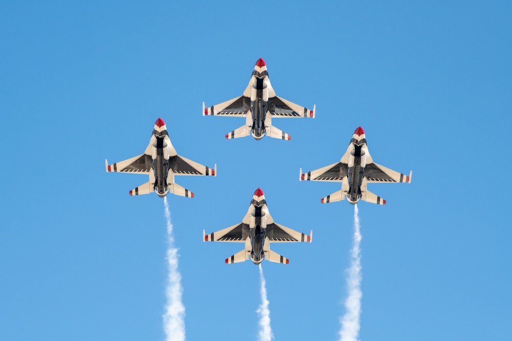 DVIDS - Images - USAF Thunderbirds at Frontiers in Flight Airshow ...