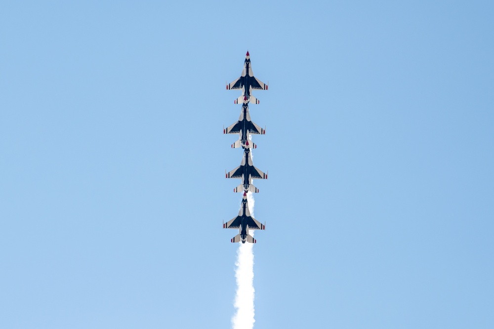 DVIDS - Images - USAF Thunderbirds at Frontiers in Flight Airshow ...