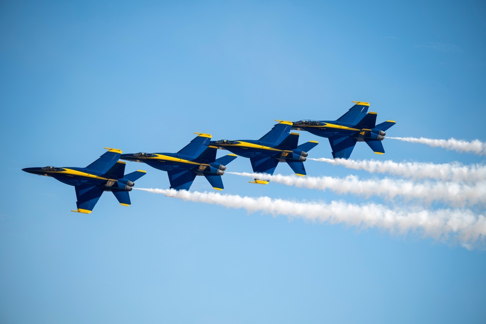 DVIDS - Images - Miramar 2022 Airshow: Blue Angels 9/24 [Image 4 of 22]