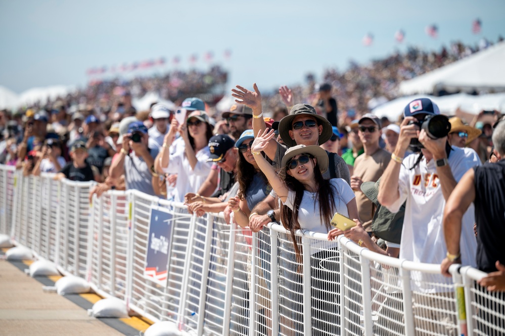 DVIDS - Images - Miramar 2022 Air Show: Crowd 09/24 [Image 1 of 2]
