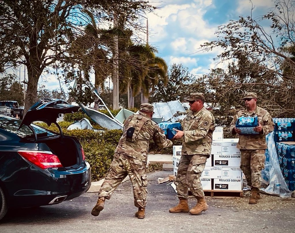 DVIDS - Images - Florida National Guard Soldiers distribute food and water