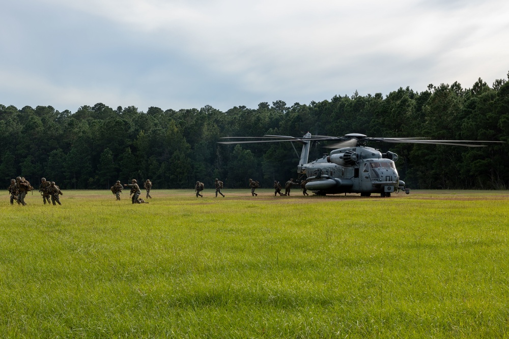DVIDS - Images - 1/6 MCCRE: Helo Insert [Image 4 of 9]