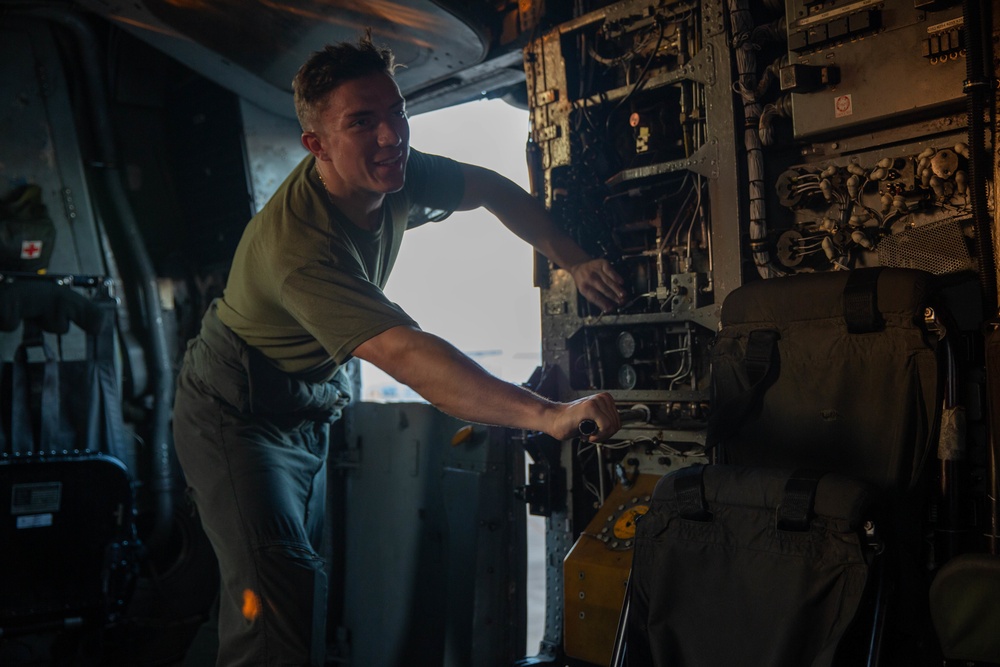 DVIDS - Images - Turning Wrenches: U.S. Marines Maintain CH-53E Super ...