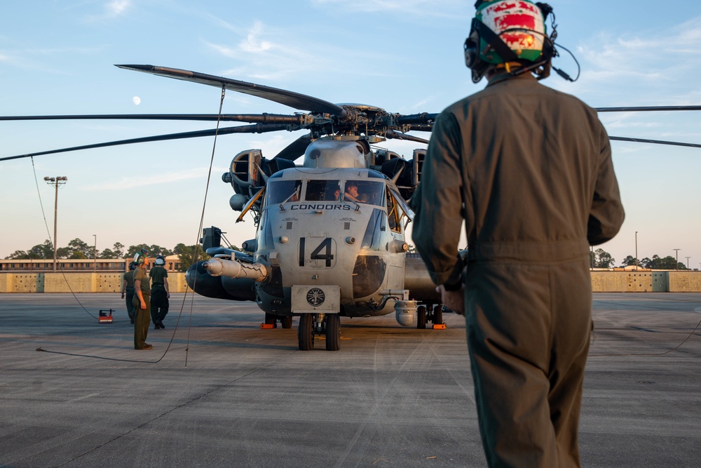DVIDS - Images - Turning Wrenches: U.S. Marines Maintain CH-53E Super ...