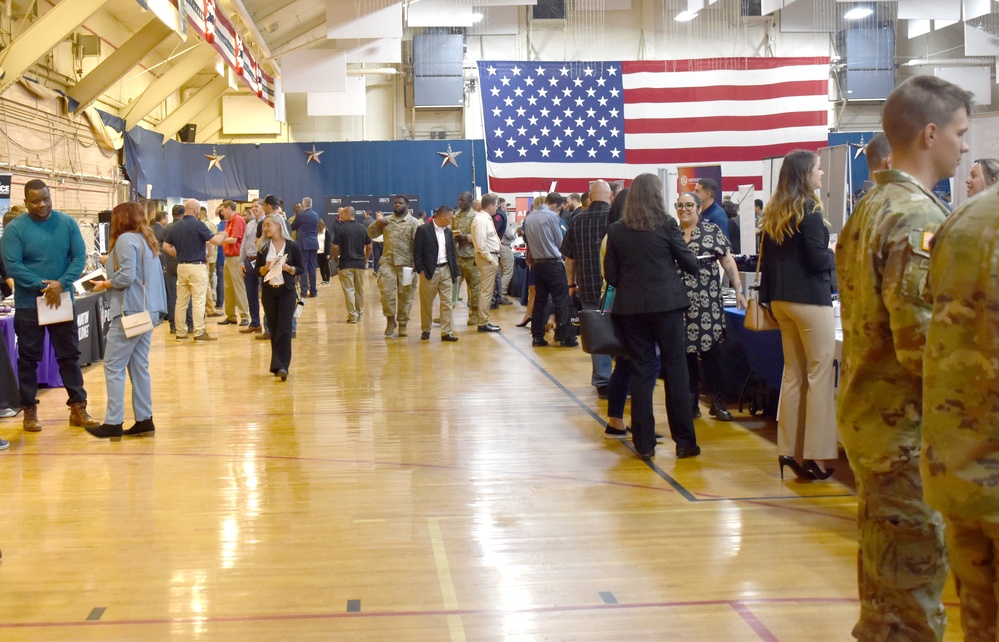 DVIDS - Images - Career summit attracts job seekers [Image 2 of 2]