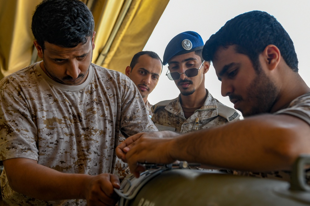 DVIDS - Images - Integrated Bomb Build [Image 6 of 16]