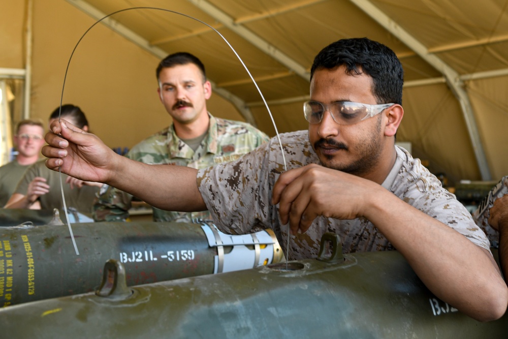 DVIDS - Images - Integrated Bomb Build [Image 7 of 16]