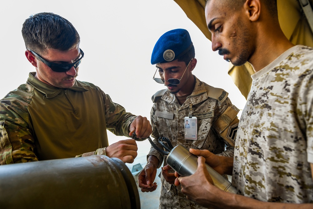 DVIDS - Images - Integrated Bomb Build [Image 8 of 16]