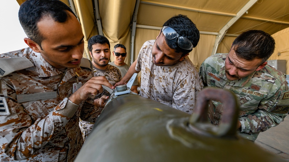 DVIDS - Images - Integrated Bomb Build [Image 9 of 16]