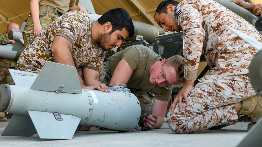 DVIDS - Images - Integrated Bomb Build [Image 14 of 16]