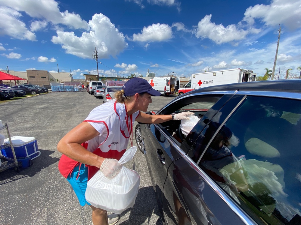 DVIDS - Images - Red Cross Volunteers Hand Out Food to Hurricane ...