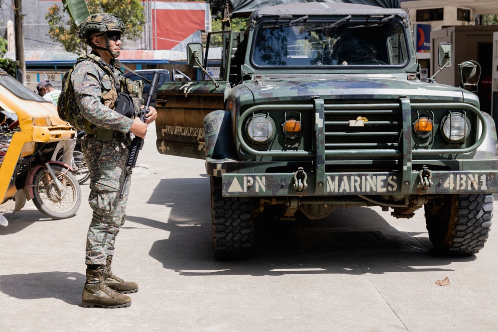 DVIDS - Images - 11th MEU CO conducts key leader engagement with ...