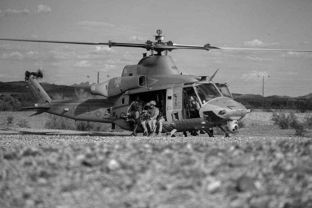 DVIDS - Images - WTI 1-23: UH-1Y Venom Battle Drills [Image 6 of 8]