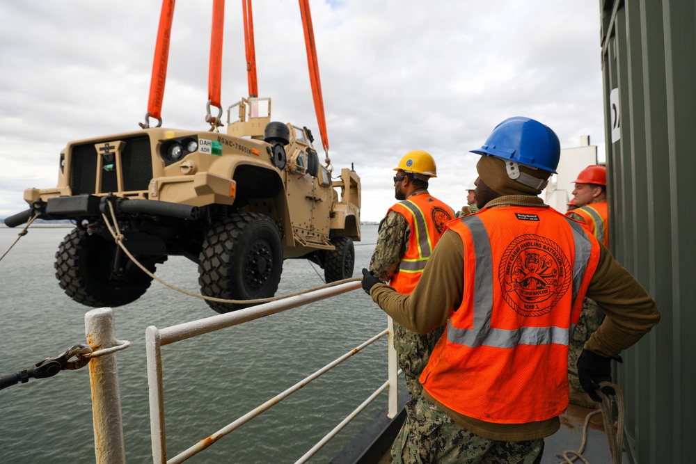 DVIDS - Images - Resolute Dragon 22 | Marines and Sailors on USNS Dahl ...