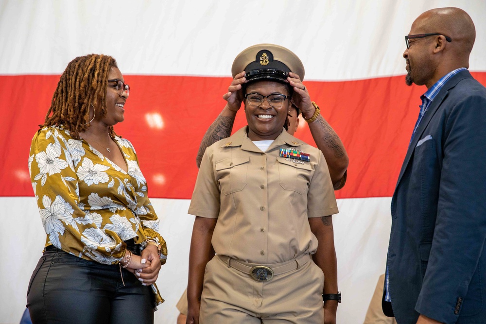 DVIDS - Images - Makin Island CPO Pinning Ceremony [Image 4 of 4]