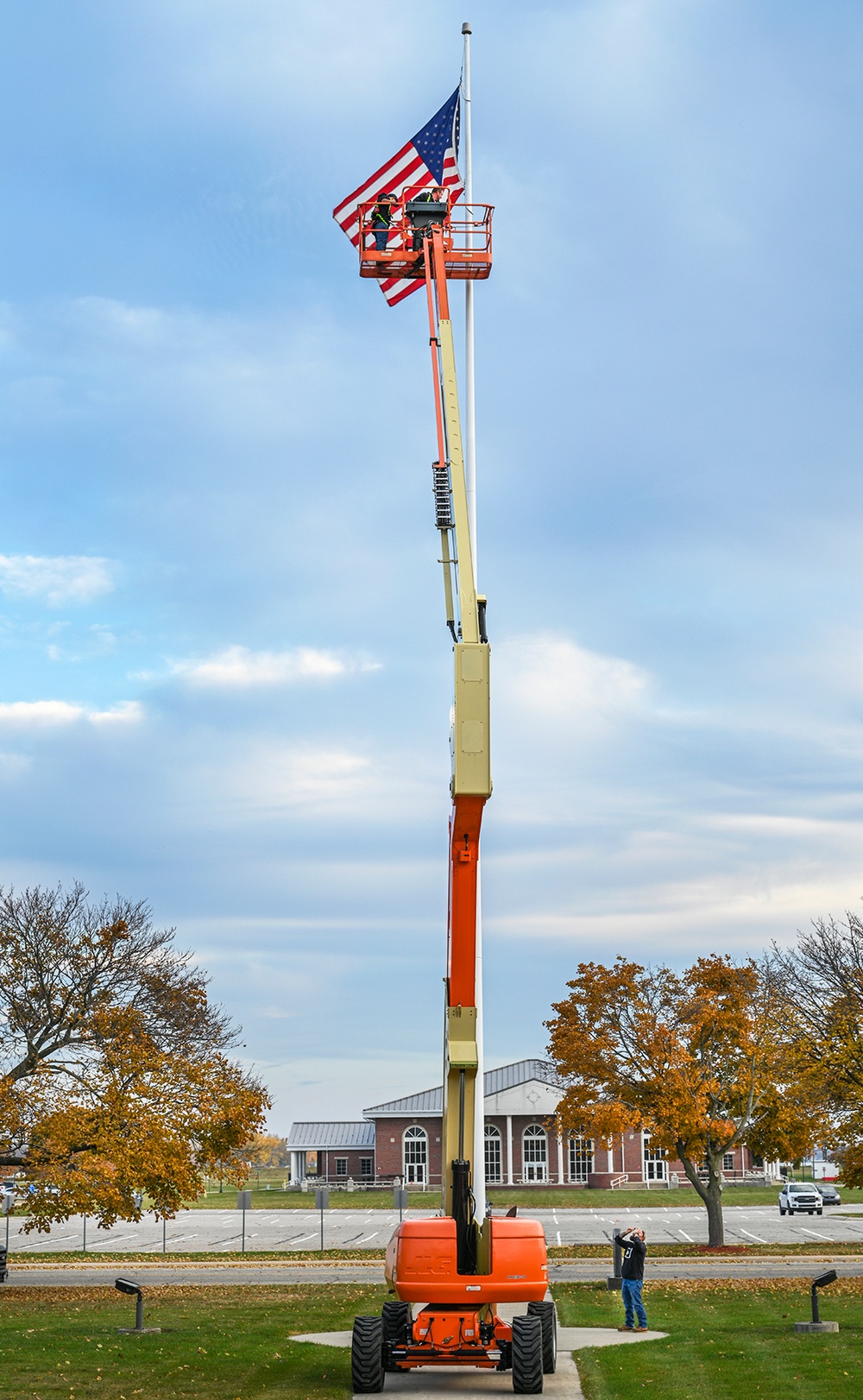 DVIDS - Images - 127th Civil Engineers repair flag pole