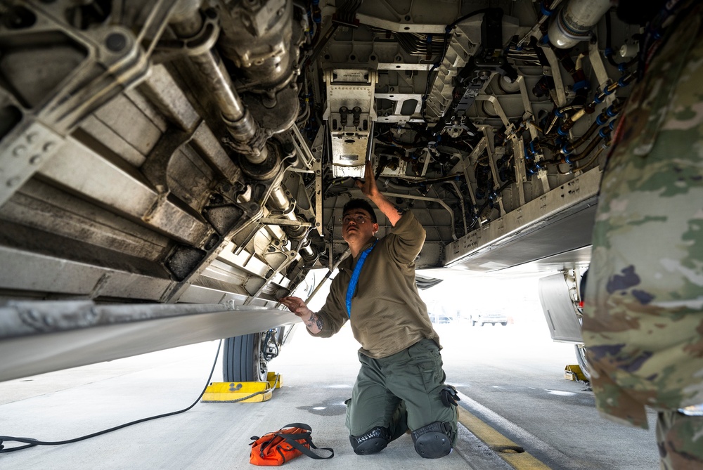 DVIDS - Images - Oct Raptor weapons load competition [Image 3 of 20]