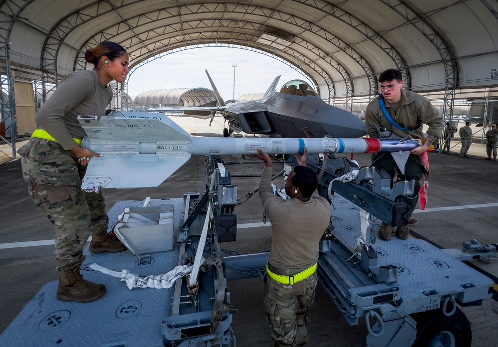 DVIDS - Images - Oct Raptor weapons load competition [Image 11 of 20]