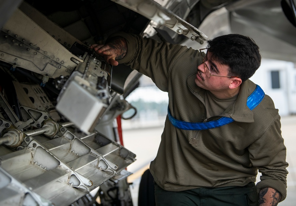 DVIDS - Images - Oct Raptor weapons load competition [Image 12 of 20]