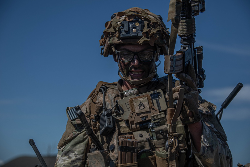 DVIDS - Images - JPMRC 23-01 - 1-21 Inf. Reg. Compound Assault [Image ...