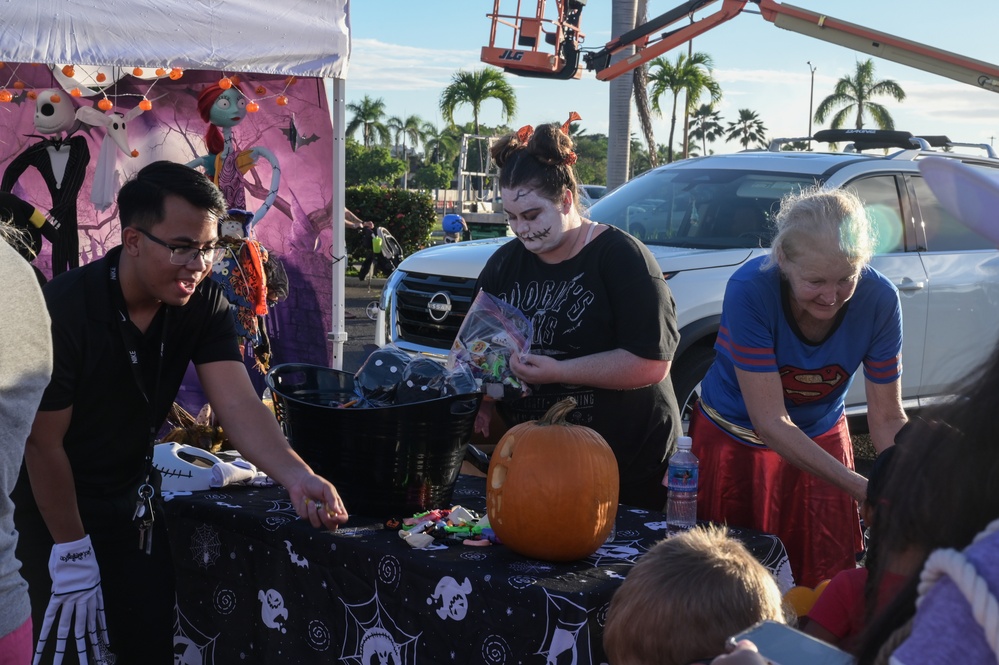 DVIDS - Images - Trunk-or-Treat event held at JBPHH [Image 5 of 5]
