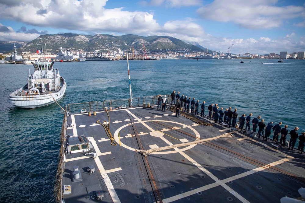 DVIDS - Images - 2211010-N-HD110-0398 [Image 6 of 16]