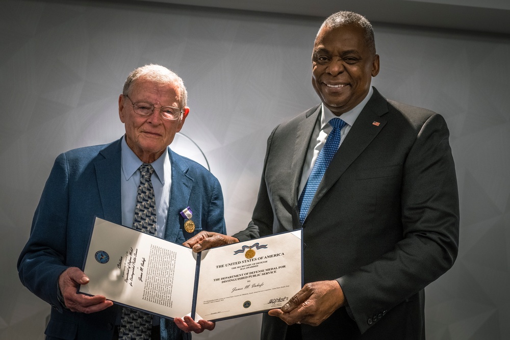 DVIDS - Images - 15 NOV 22 | SECDEF Present Sen. Jim Inhofe with the ...