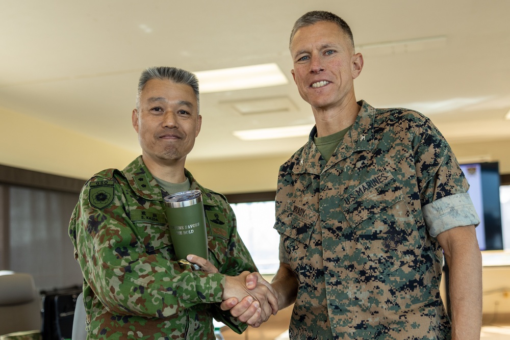 DVIDS - Images - Japanese Distinguished Visitors visit 3d MLR [Image 1 ...