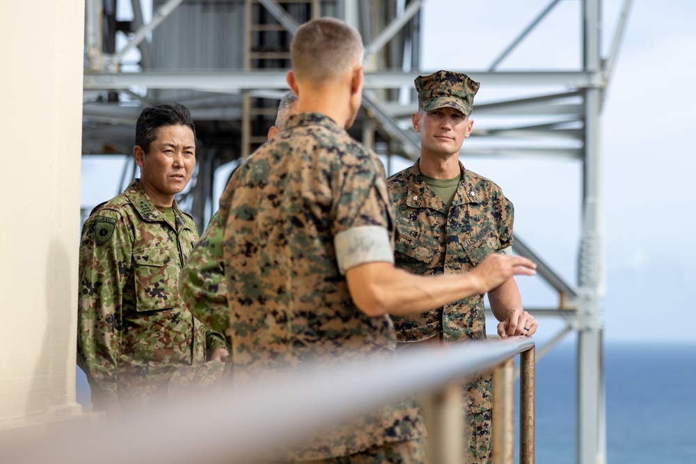 DVIDS - Images - Japanese Distinguished Visitors visit 3d MLR [Image 4 ...