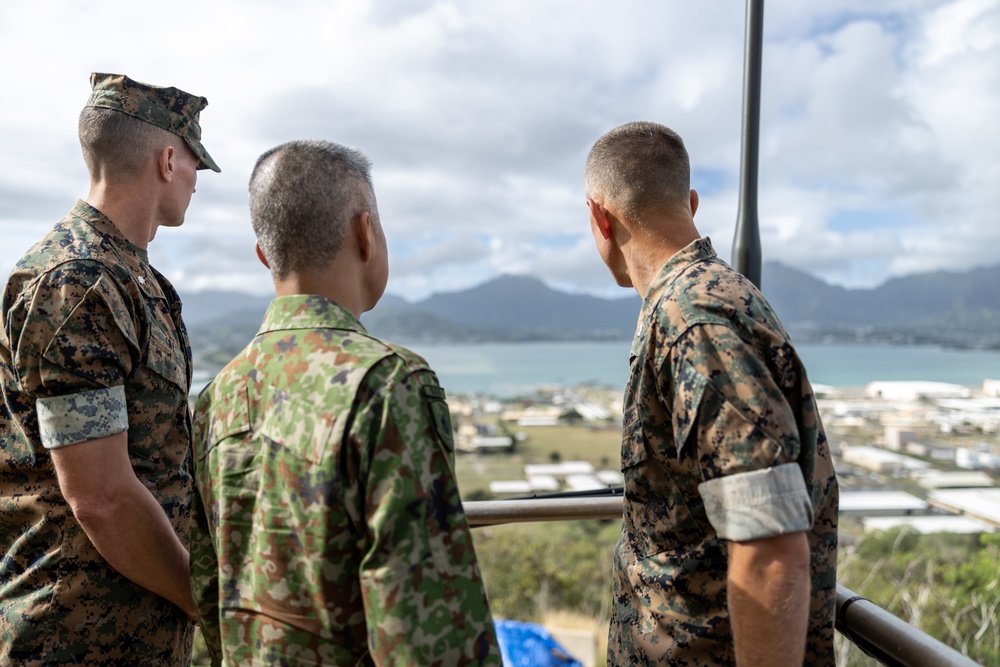 DVIDS - Images - Japanese Distinguished Visitors visit 3d MLR [Image 5 ...