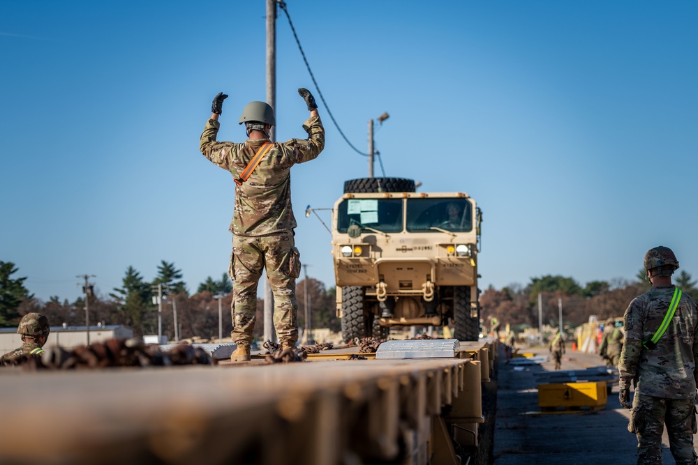 DVIDS - Images - Rail Loading at Fort McCoy [Image 1 of 9]