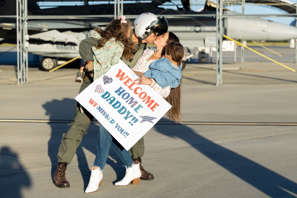 DVIDS - Images - VMFA(AW)-533 Homecoming [Image 3 of 5]