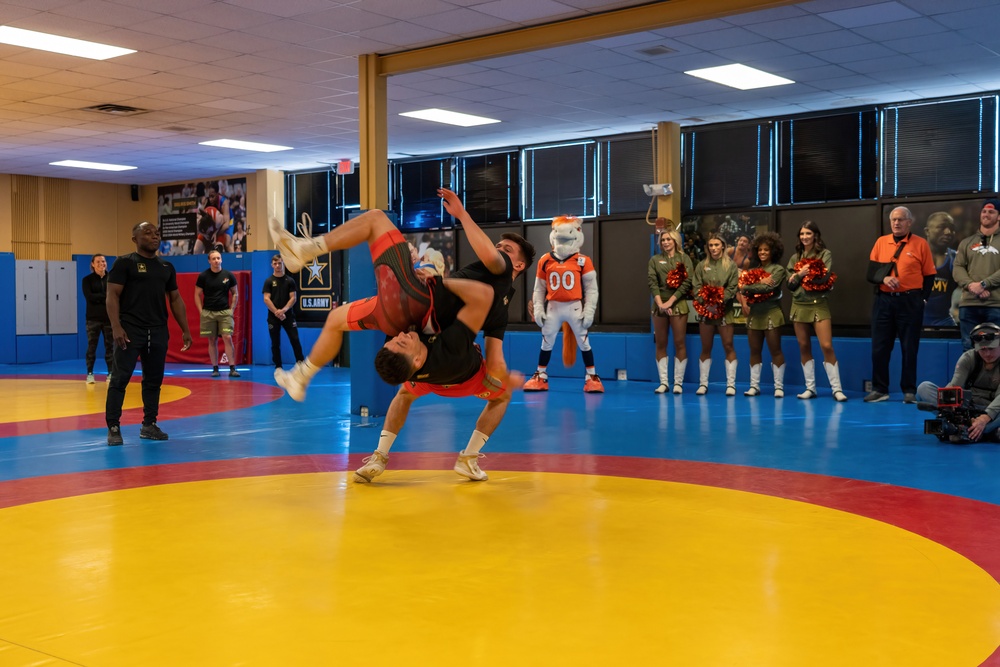 DVIDS - Images - Denver Broncos visit Army WCAP [Image 3 of 5]