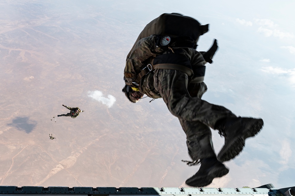 DVIDS - Images - PJs Jump From HC-130J [Image 4 of 5]