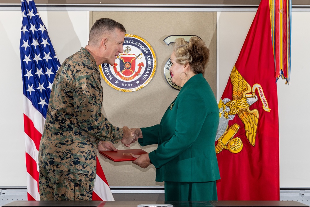 DVIDS - Images - Pendleton commanding general recognizes civilian for ...
